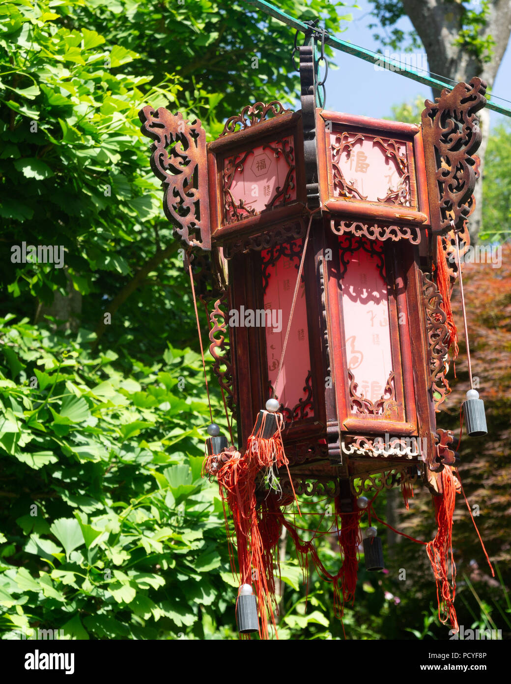 Chinese stone garden lantern hi-res stock photography and images - Alamy