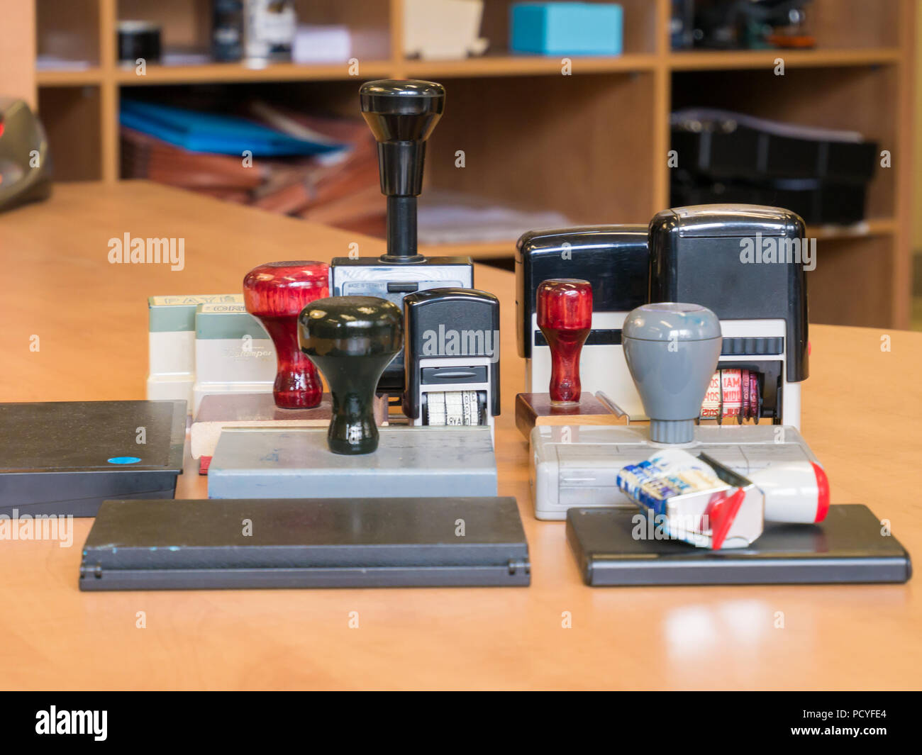 Office desk range hi-res stock photography and images - Alamy