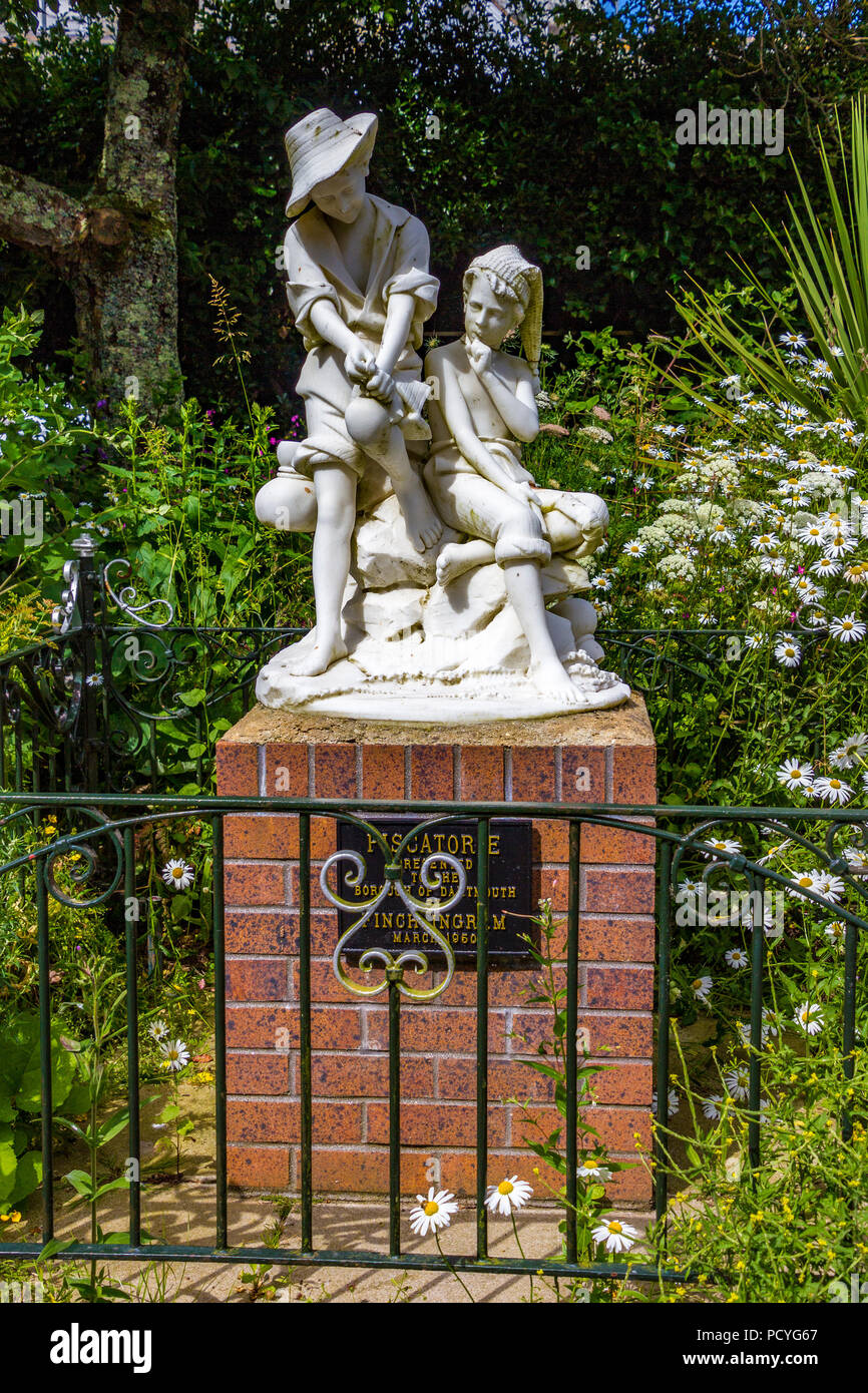 Statue on pedestal hi-res stock photography and images - Alamy