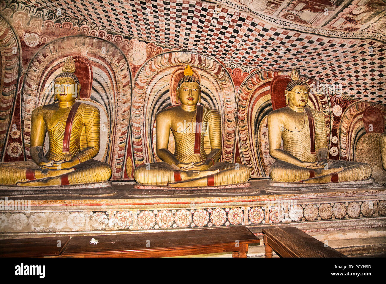 DAMBULLA SRI LANKA - DEC 27, 2016: Buddha statues inside Dambulla Cave ...