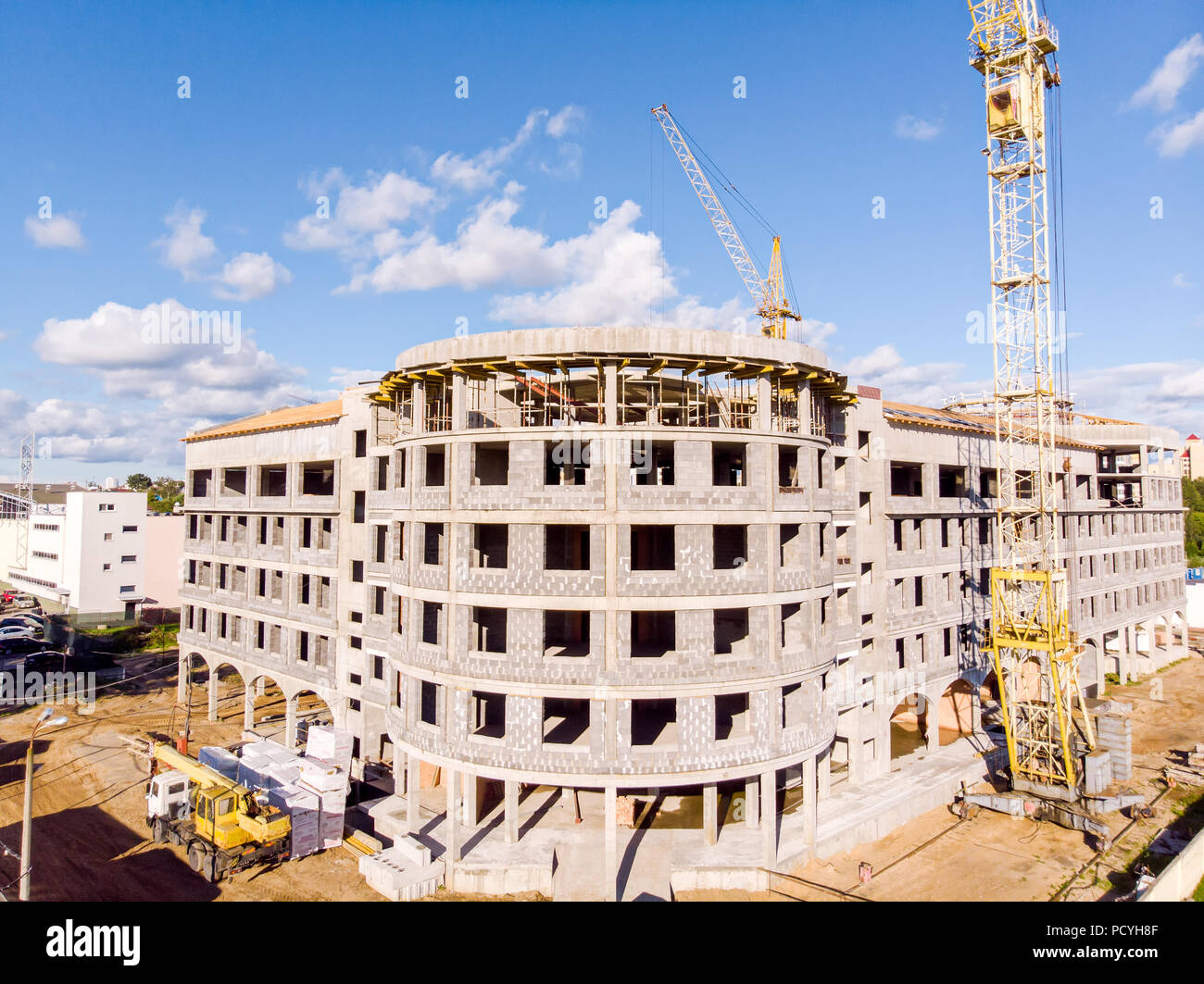 Construction site roof with blue sky hi-res stock photography and ...
