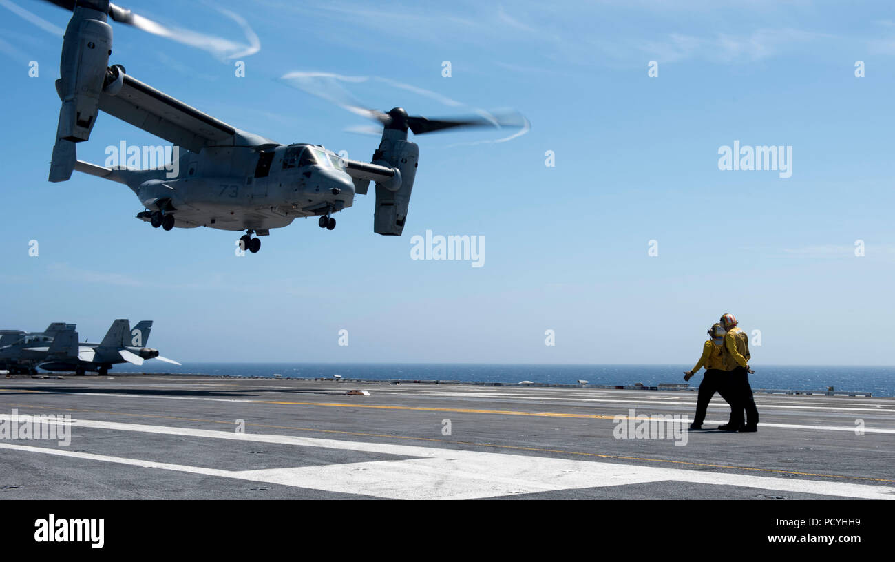 180801-N-FA806-0278 ATLANTIC OCEAN (Aug. 1, 2018) An MV-22 Osprey ...