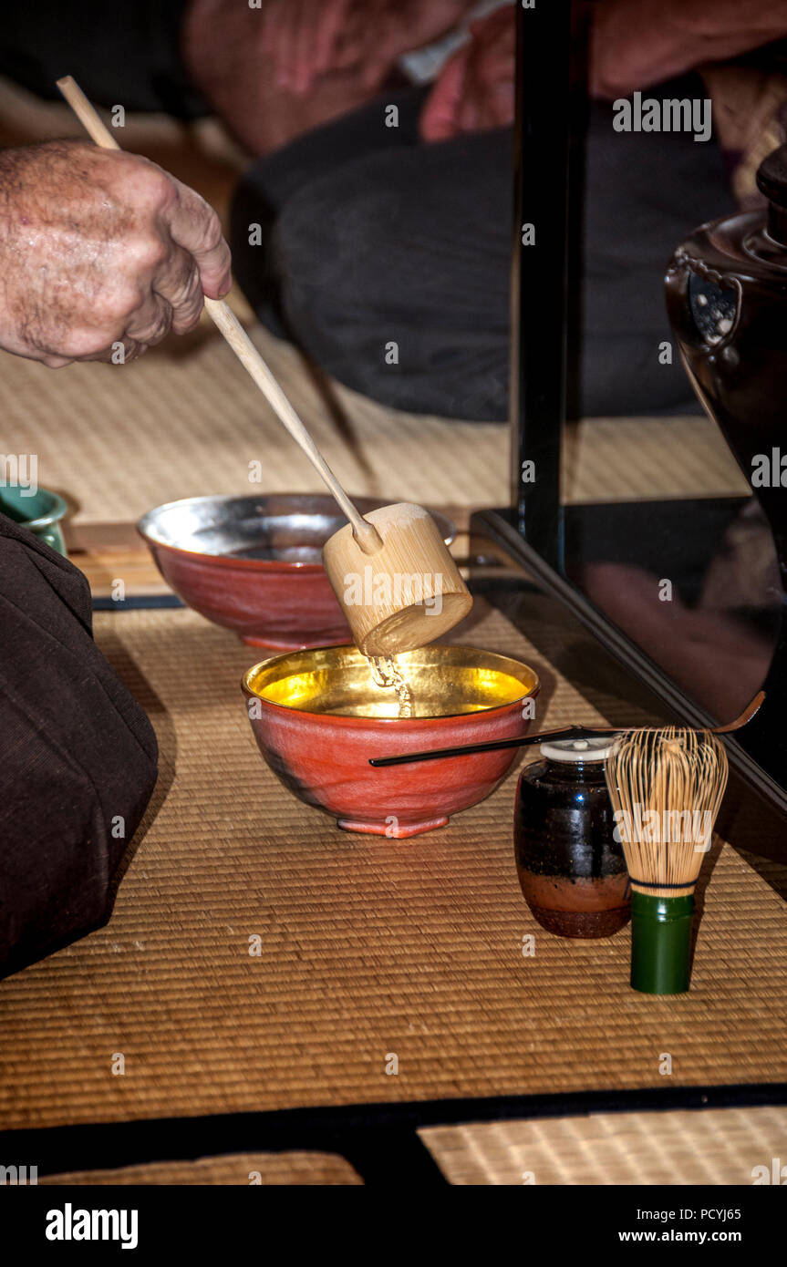 Traditional Japanese tea ceremony Stock Photo - Alamy