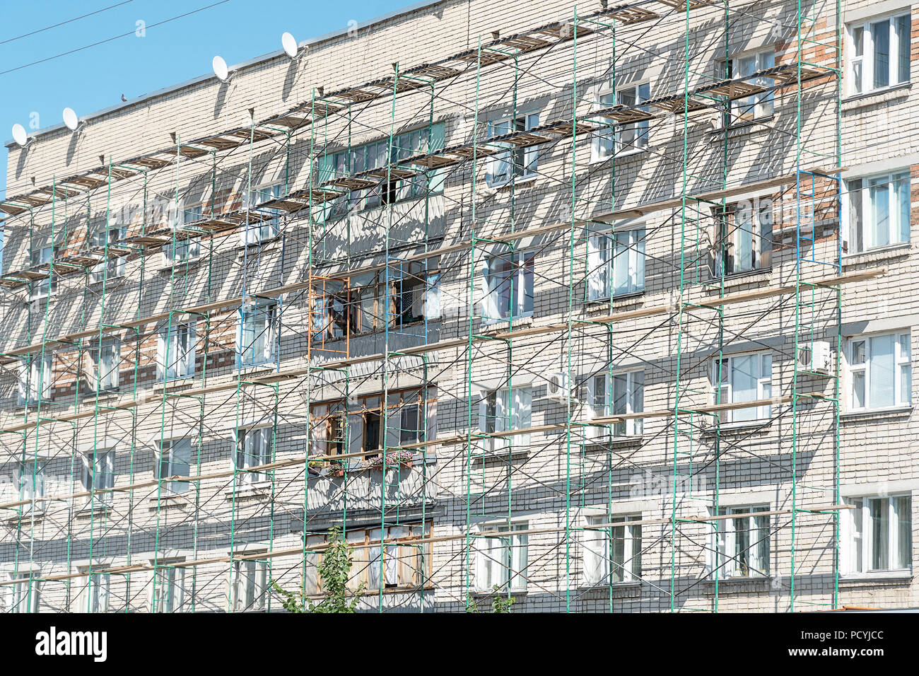 Multilevel scaffolding hi-res stock photography and images - Alamy