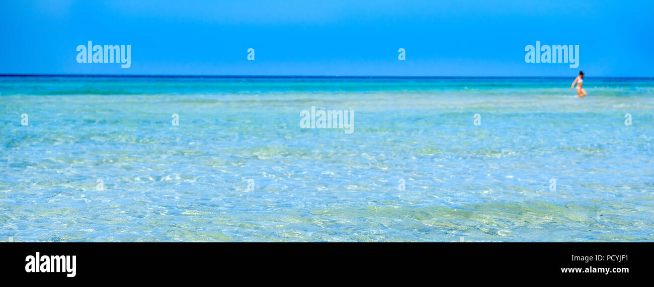 Shallow sea water background hi-res stock photography and images - Alamy