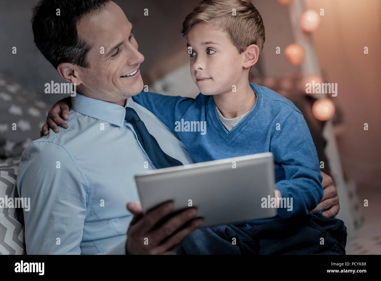 Attentive expressions hi-res stock photography and images - Alamy