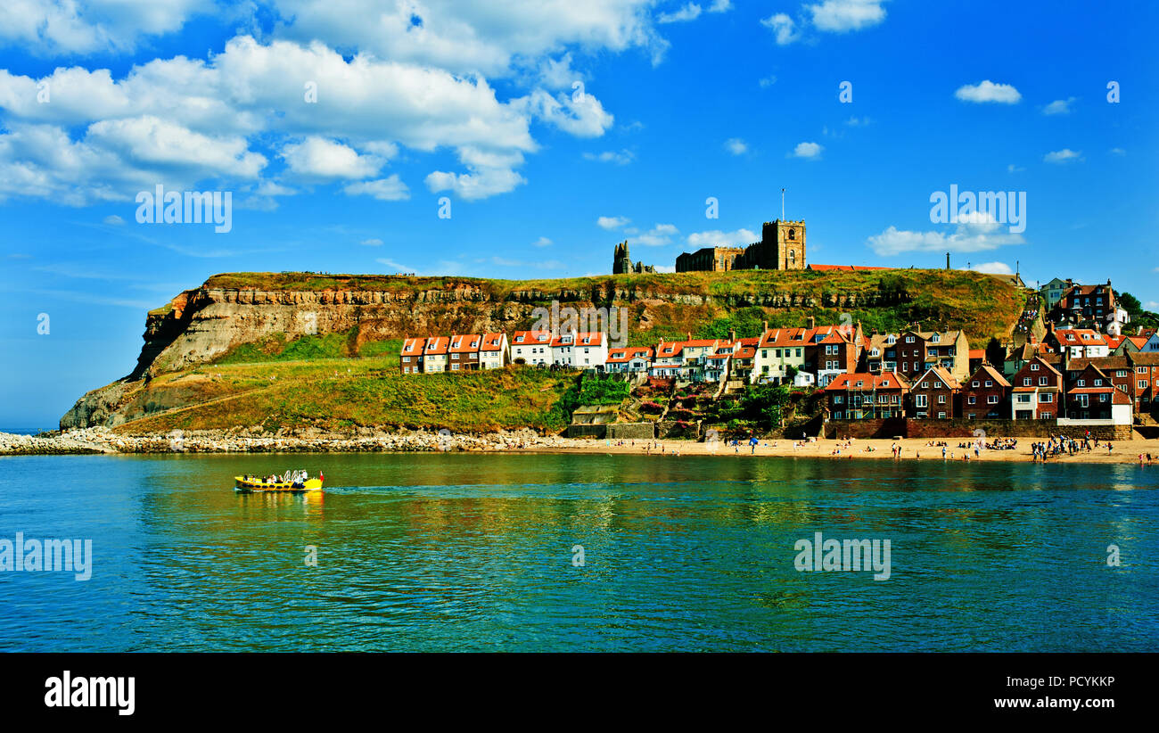 Whitby harbour hi-res stock photography and images - Alamy