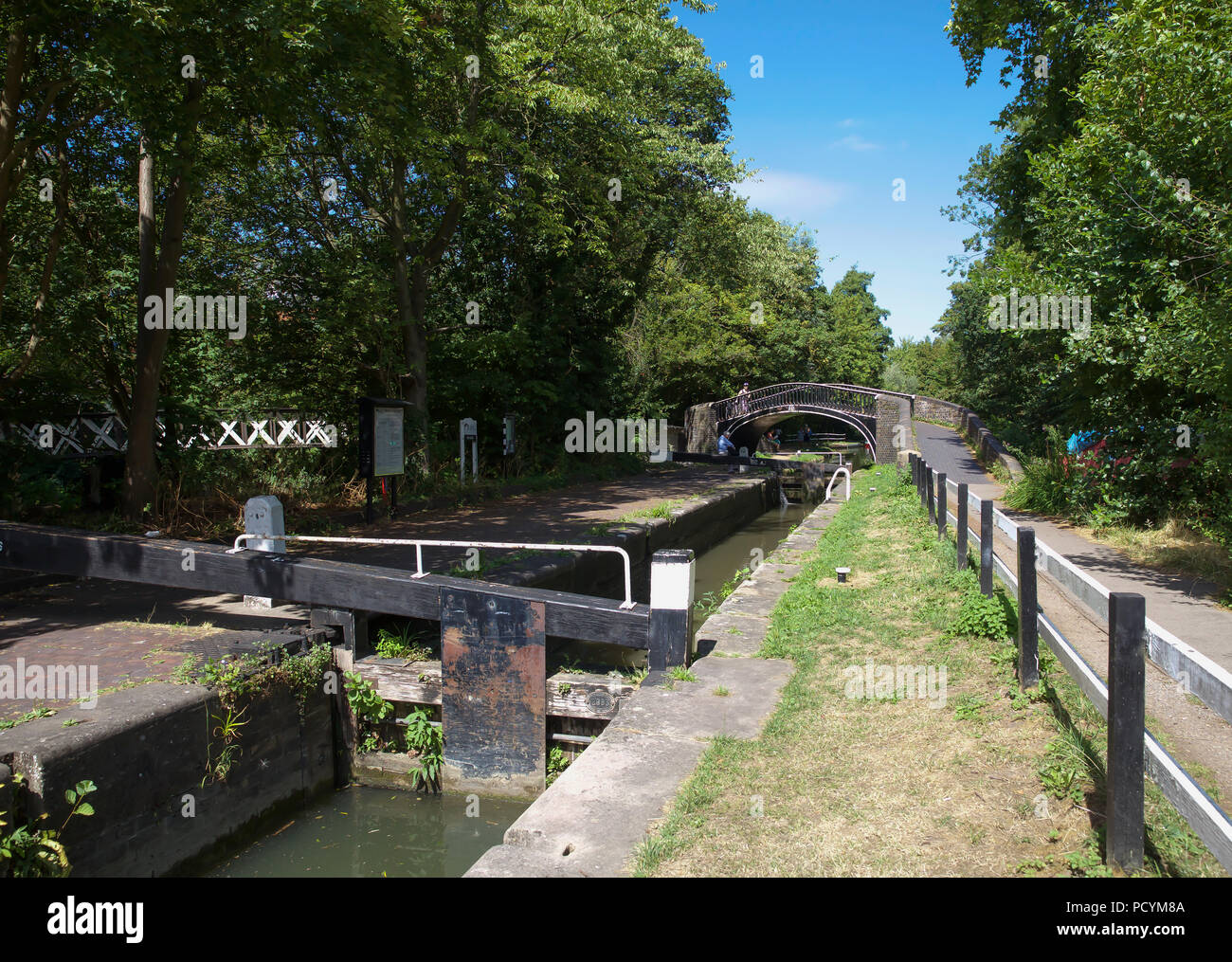 Canal boat on the Oxford Canal in Oxfordshire Stock Photo - Alamy