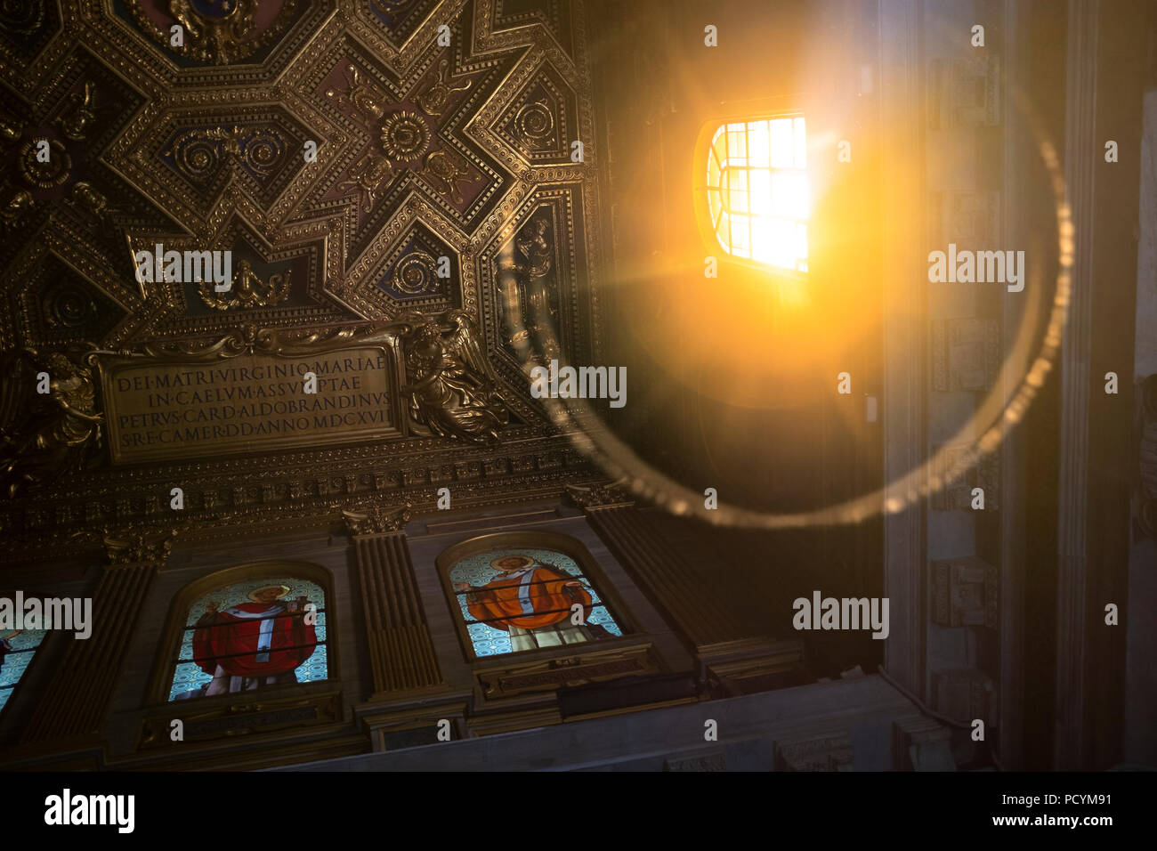 Light shining through church window hi-res stock photography and images ...