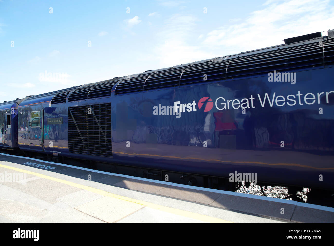 First Great Western train waiting at a platform at Oxford Railway ...