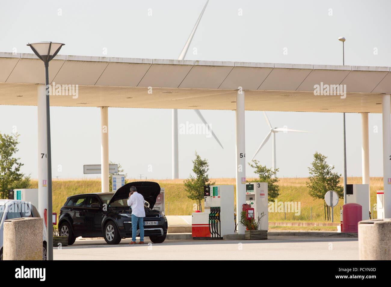 Freeway service station hi-res stock photography and images - Alamy