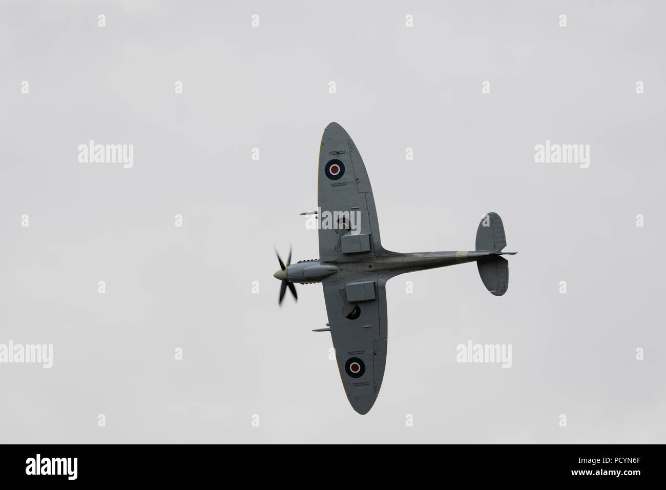Side view of aeroplane hi-res stock photography and images - Alamy