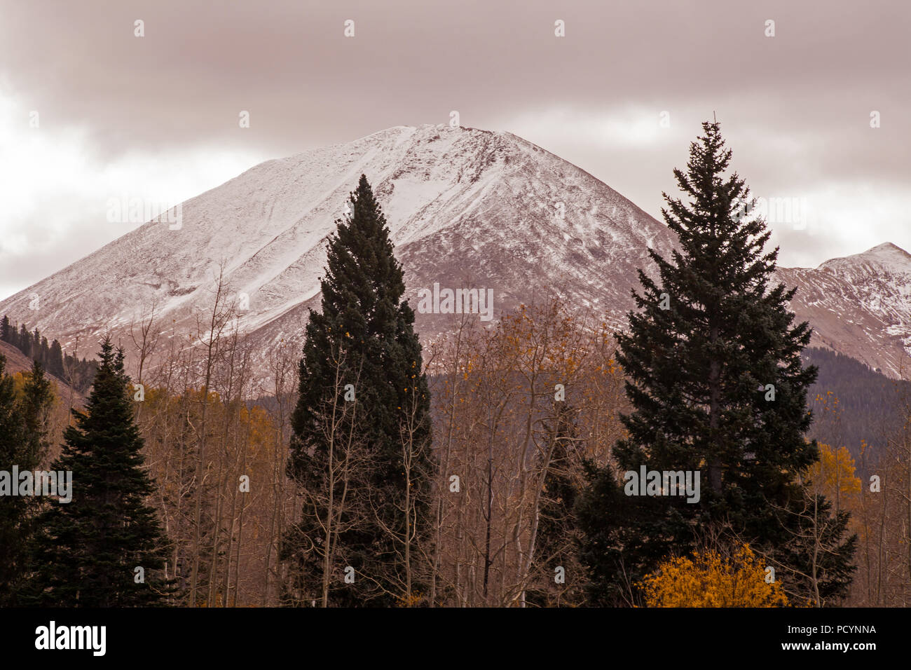 Haystack mountain hi-res stock photography and images - Alamy