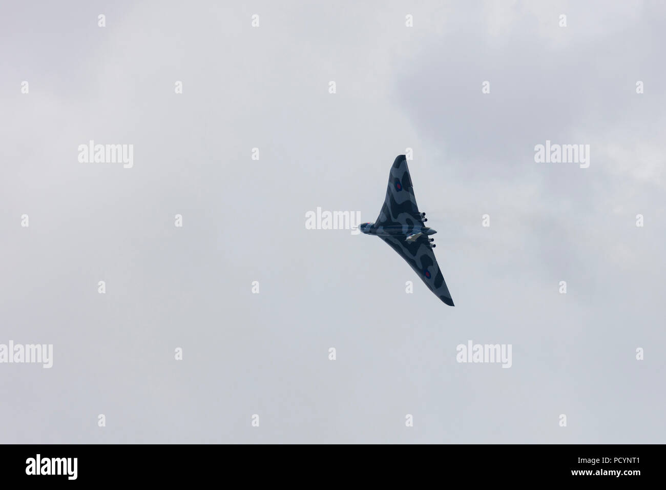 Avro vulcan raf low level hi-res stock photography and images - Alamy