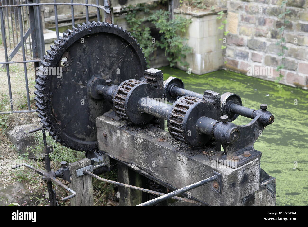 The industrial revolution family hi-res stock photography and images ...