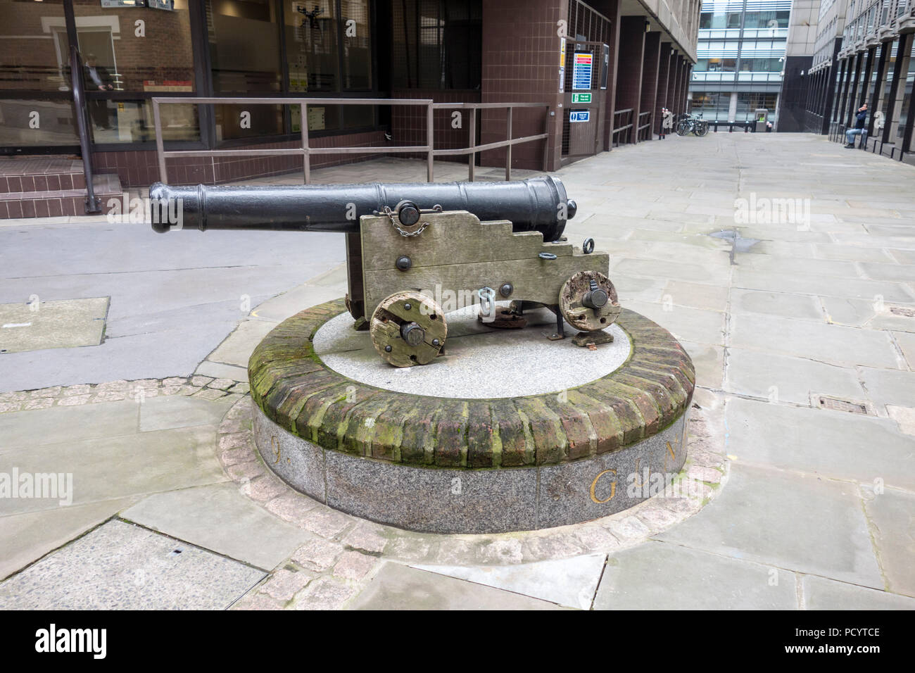 Cannon and carriage sat on brick and marble plinth, Gunpowder Square ...