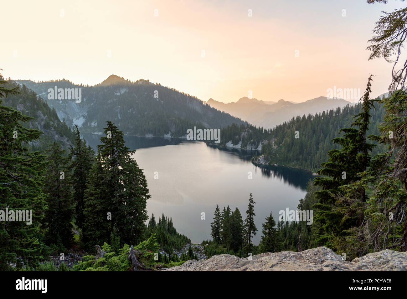 Golden hour camping hi-res stock photography and images - Alamy