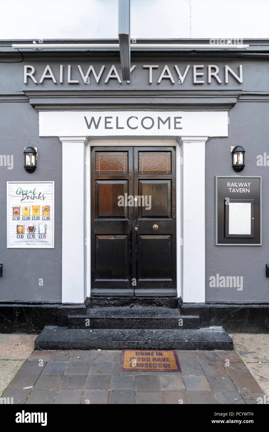 Pub sign railway hi-res stock photography and images - Alamy