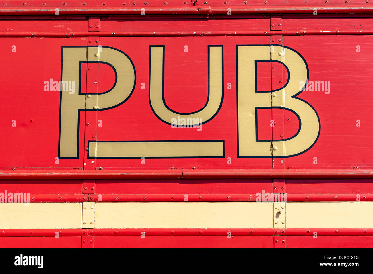 The word Pub in gold on red background Stock Photo - Alamy
