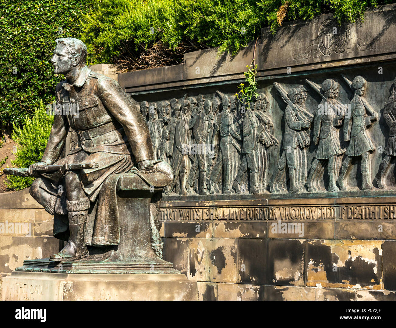 Bronze statue world war soldier hi-res stock photography and images - Alamy