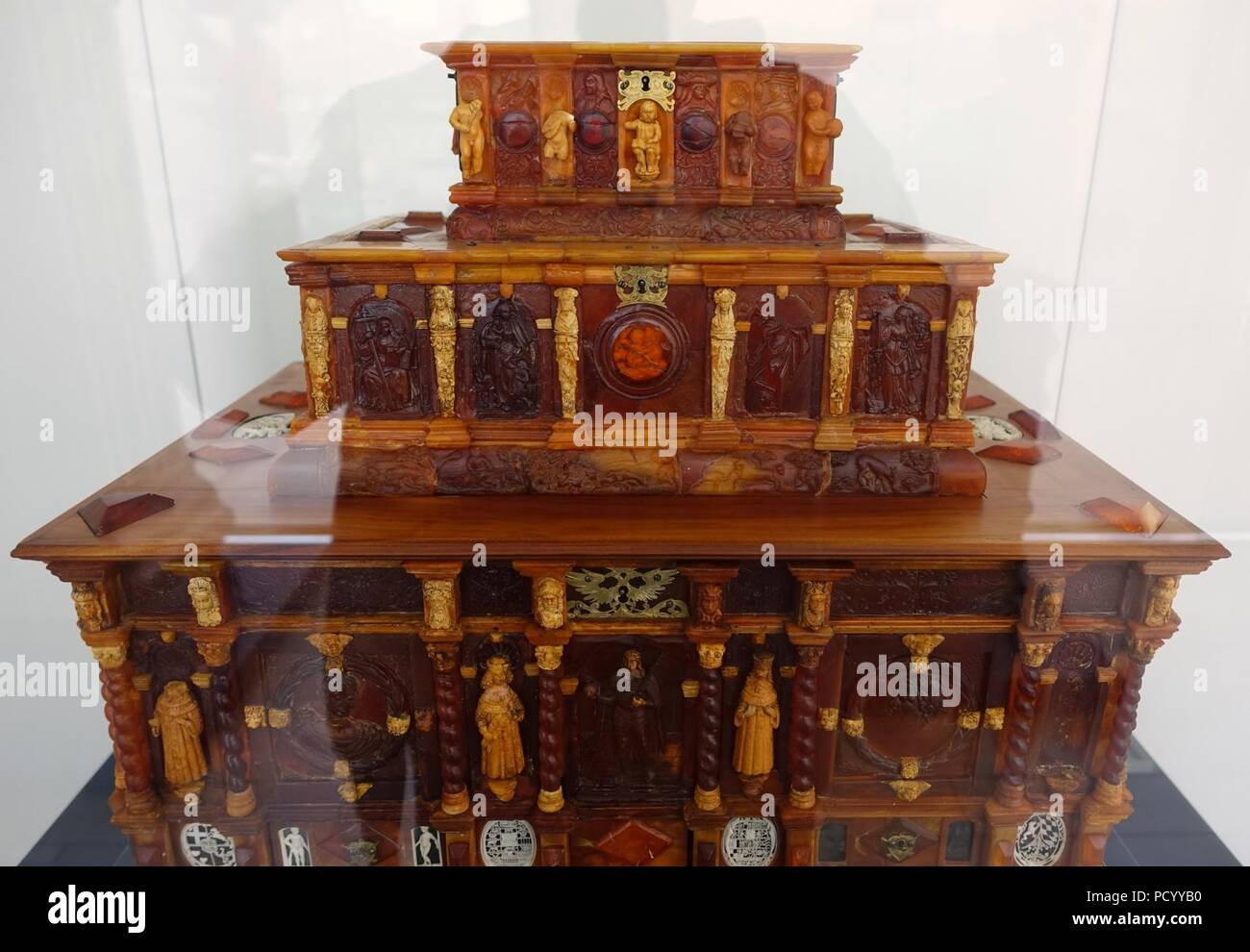 Ivory and amber collection hi-res stock photography and images - Alamy