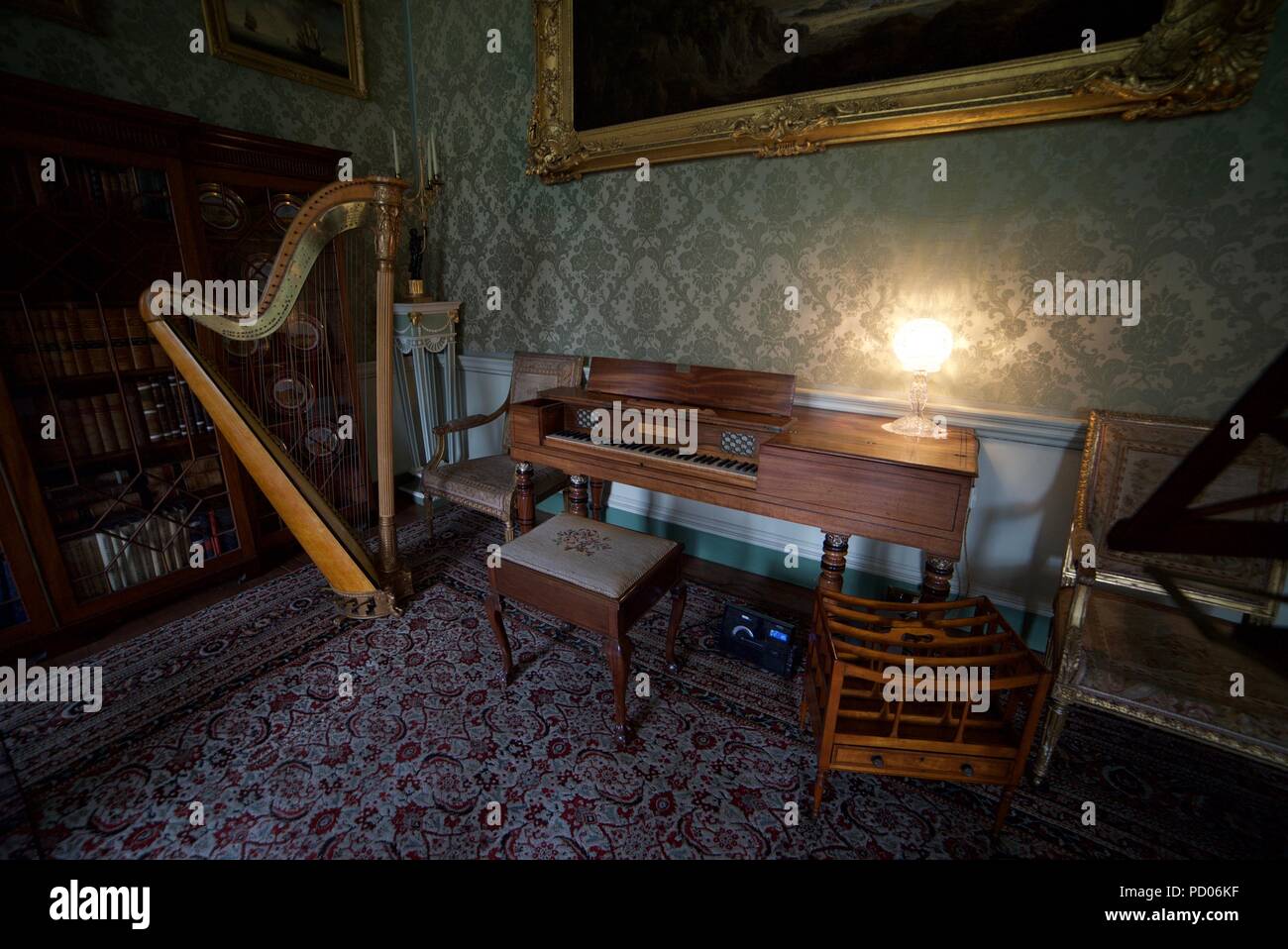 Harp and piano hi-res stock photography and images - Alamy