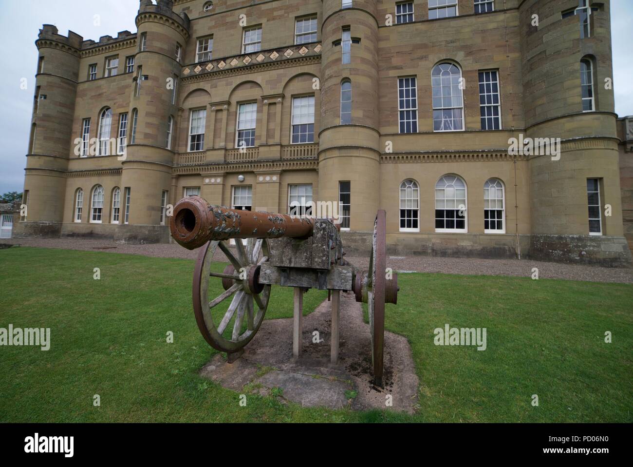 Old rusty cannon hi-res stock photography and images - Alamy
