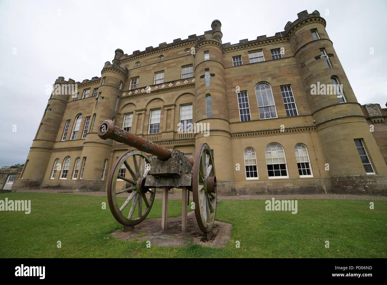 Rusted cannons hi-res stock photography and images - Alamy