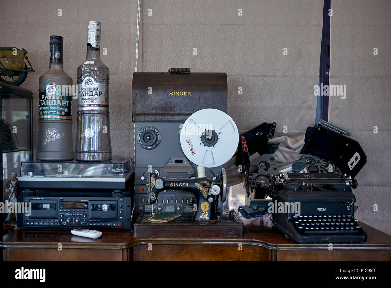 Vintage and antique objects Stock Photo - Alamy