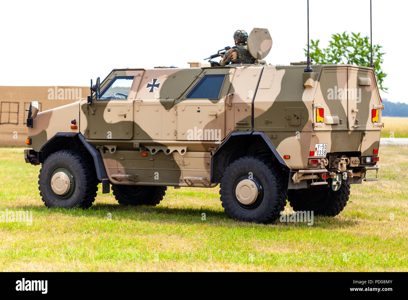 Heavily armoured soldier hi-res stock photography and images - Alamy