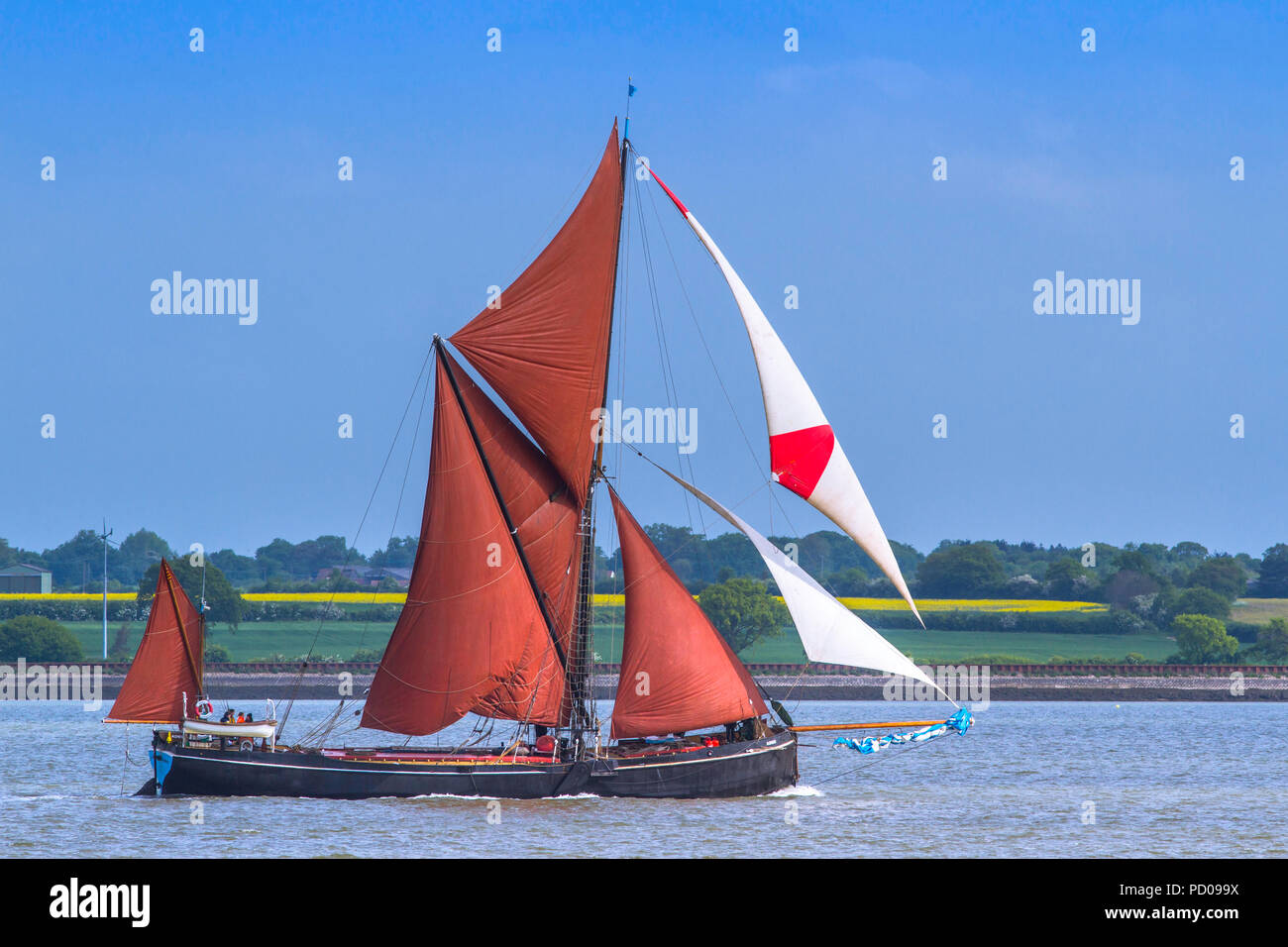 Sailing barge thames estuary hi-res stock photography and images - Alamy