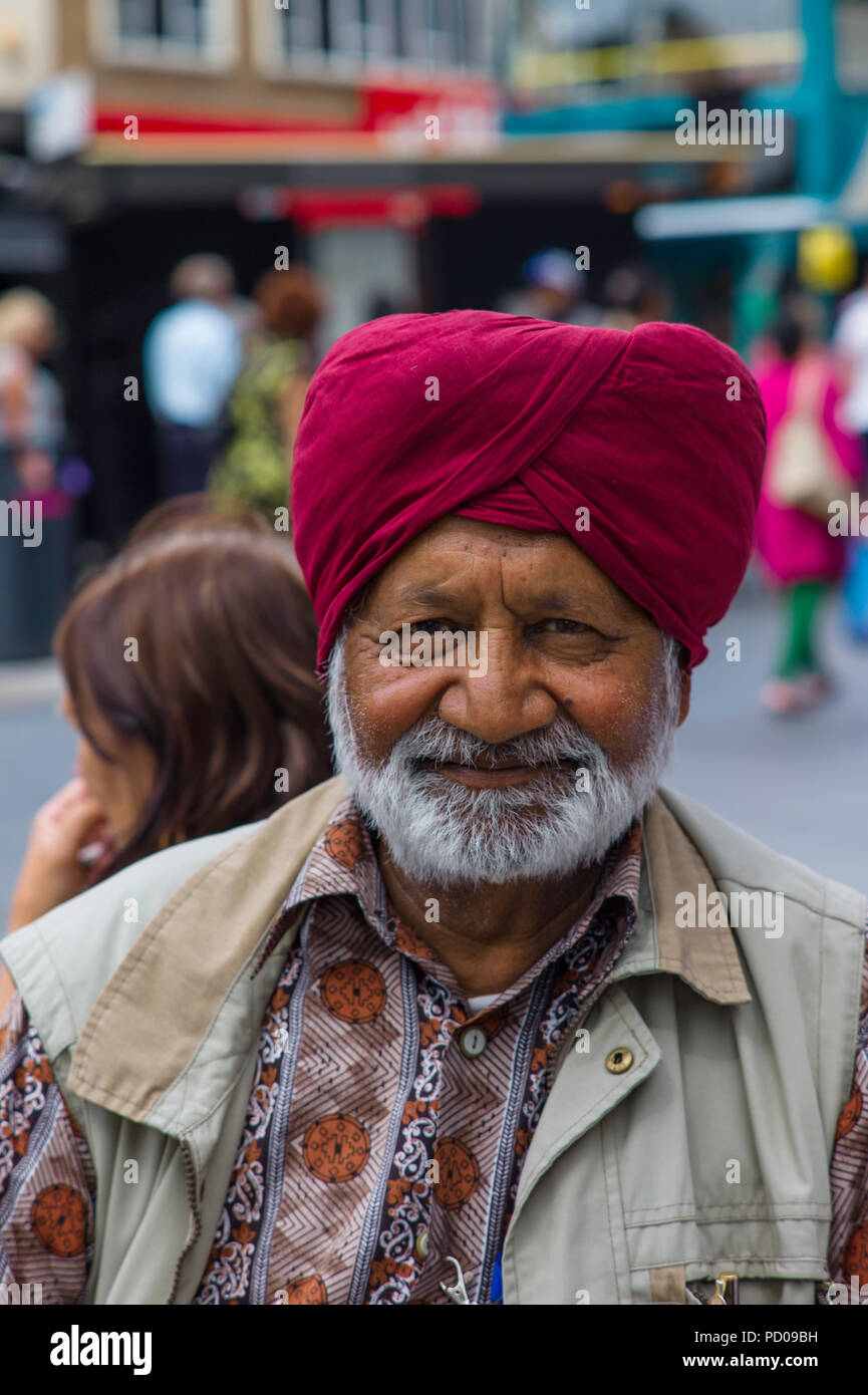 Sikh wearing turban portrait hi-res stock photography and images - Alamy