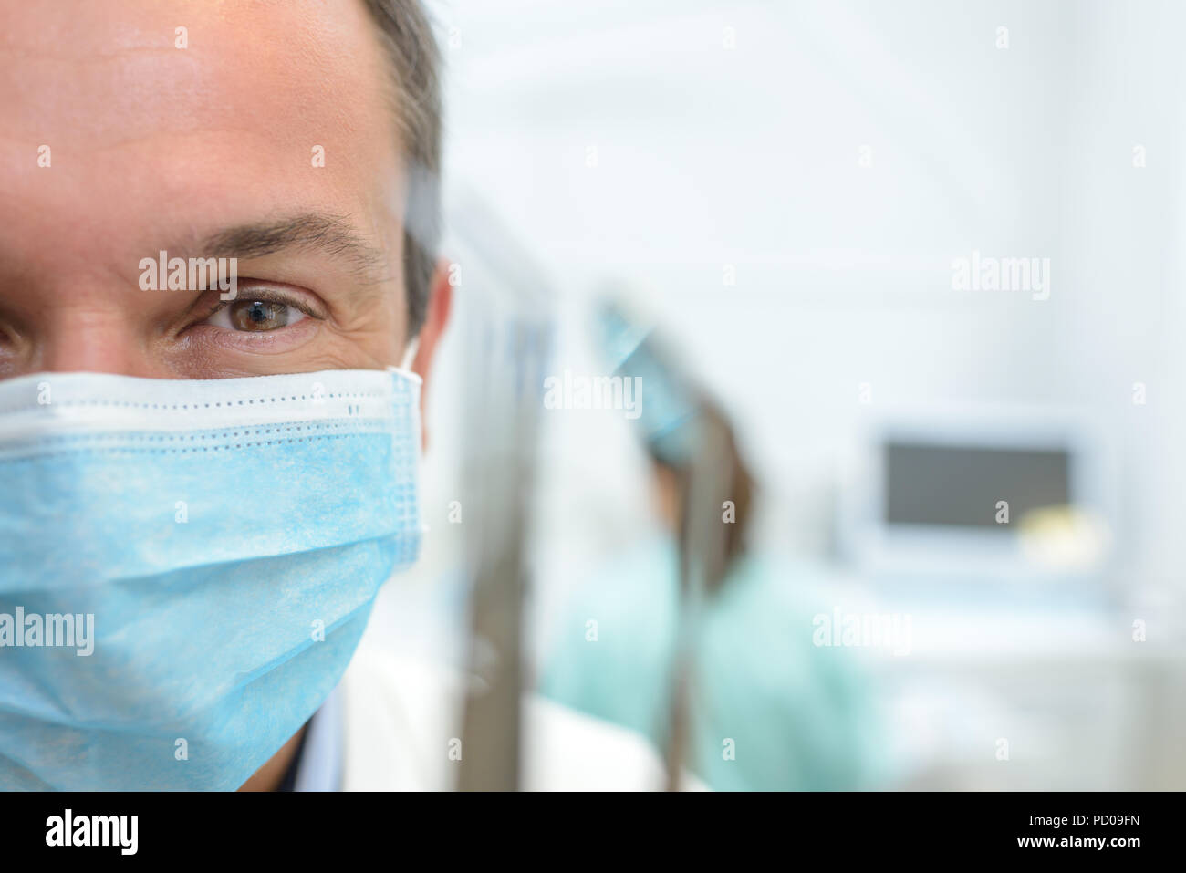 doctor wearing a mask Stock Photo - Alamy
