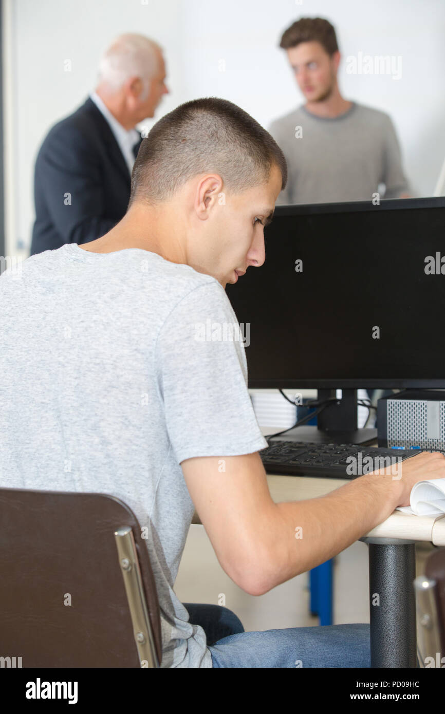 Computer lab teenagers hi-res stock photography and images - Alamy