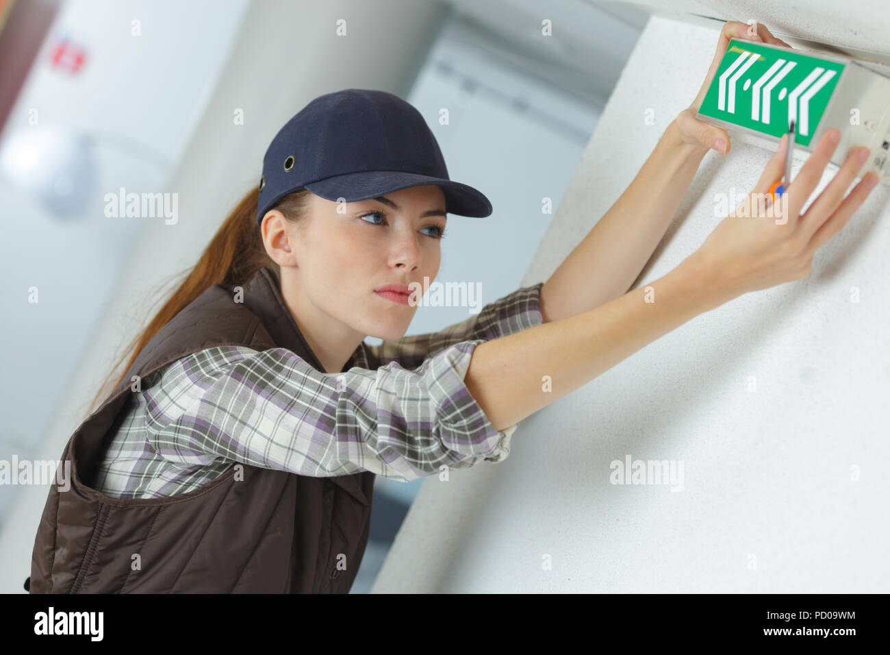 Working mother construction site hi-res stock photography and images ...