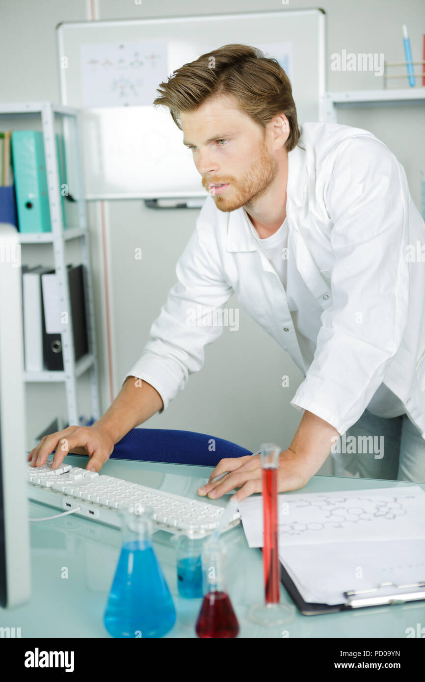 Computer simulation hi-res stock photography and images - Alamy