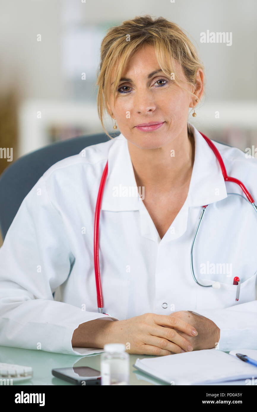 senior female doctor Stock Photo - Alamy