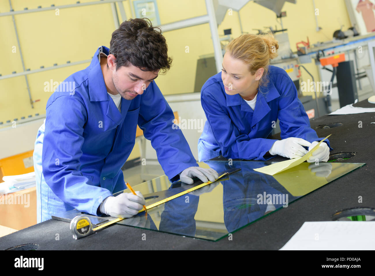Male female workers measuring hi-res stock photography and images - Alamy