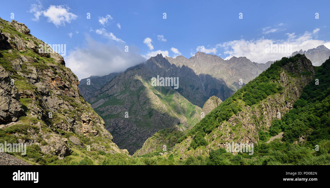 Darial gorge hi-res stock photography and images - Alamy