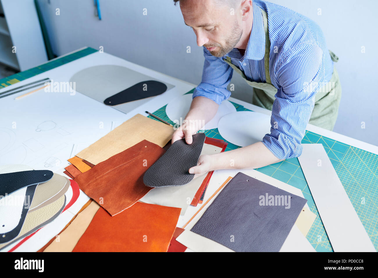 Shoemaker working at workshop Stock Photo - Alamy