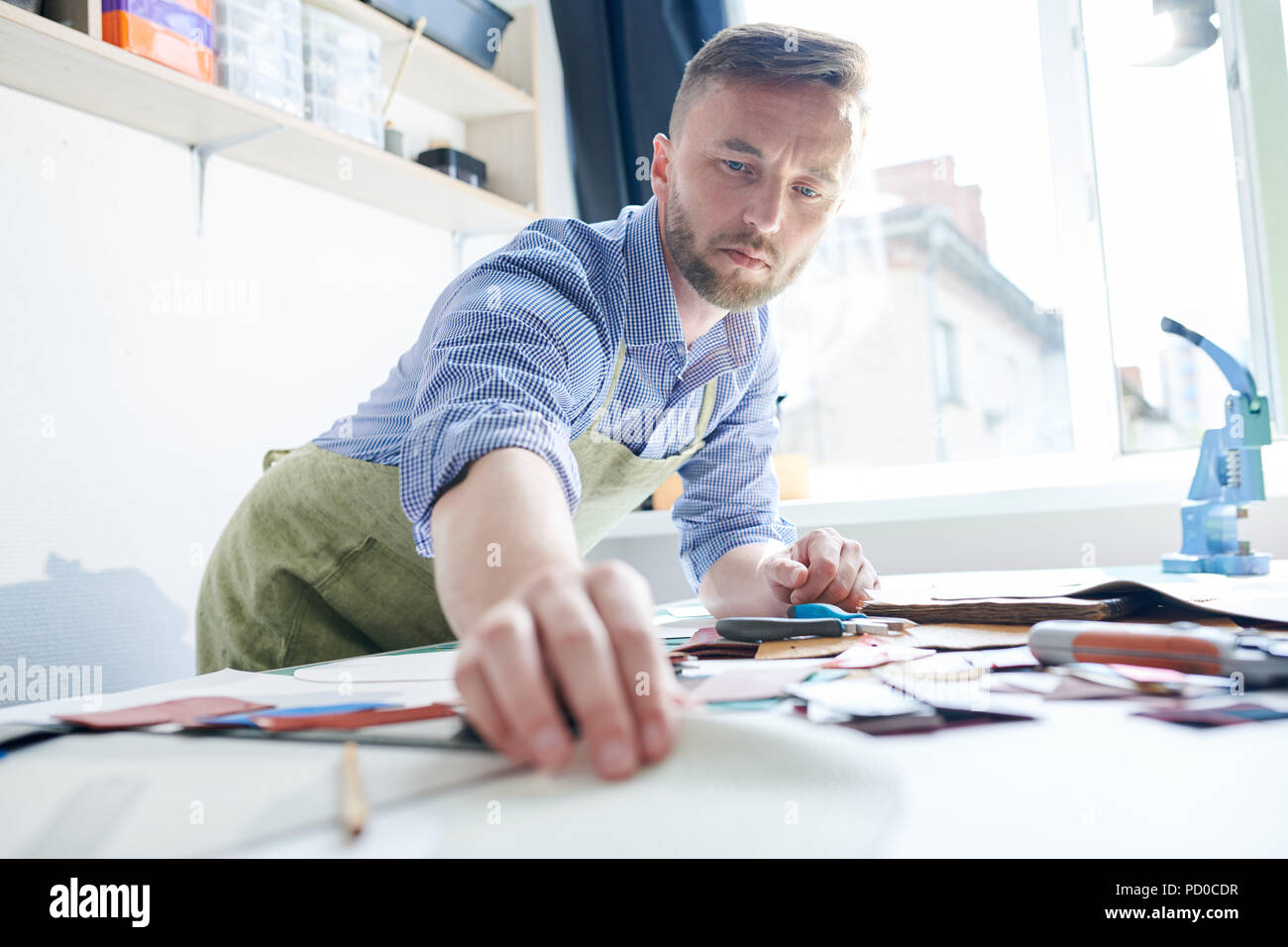 Master tanner at the work Stock Photo - Alamy