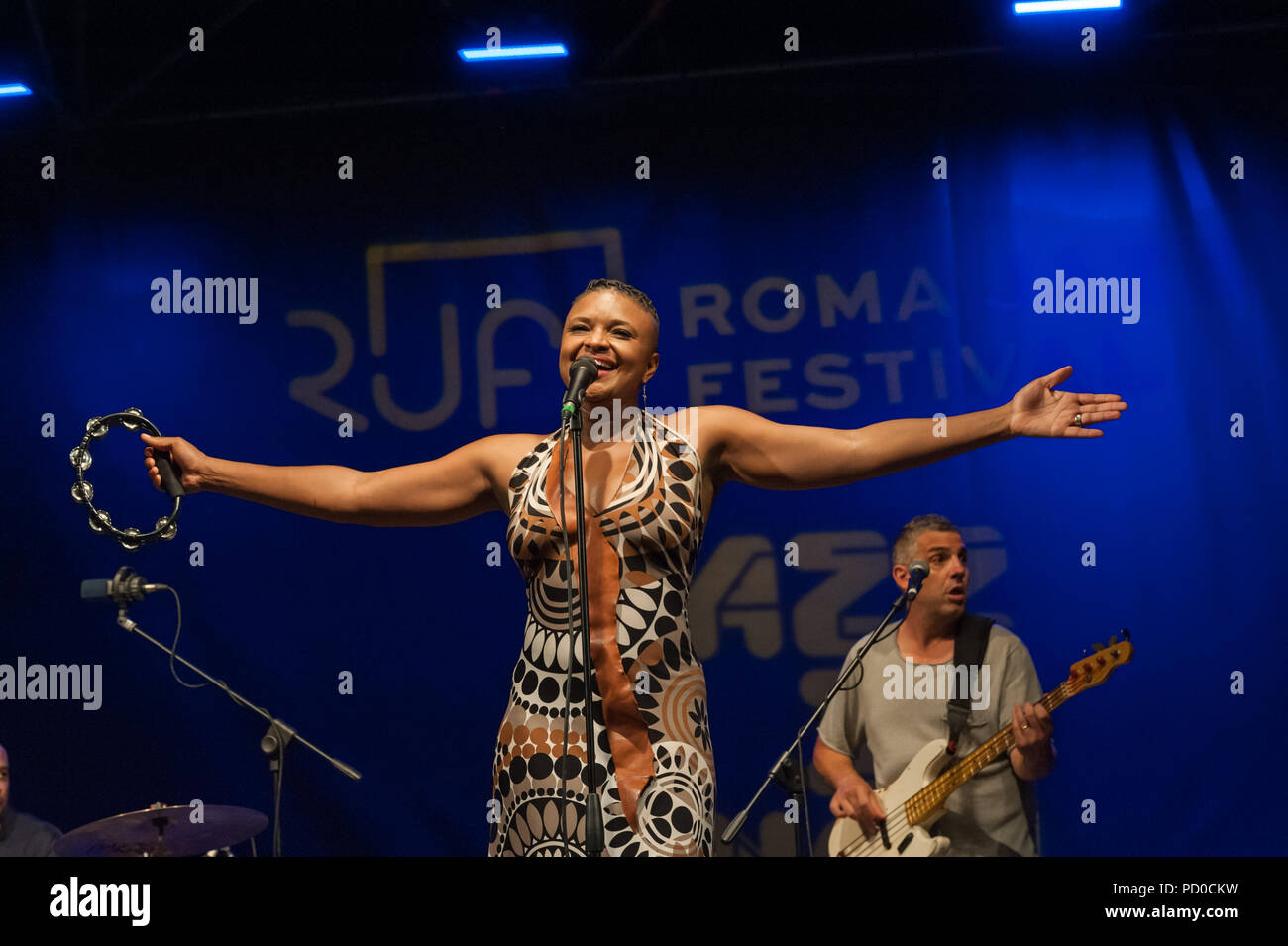 Lizz wright singer hi-res stock photography and images - Alamy