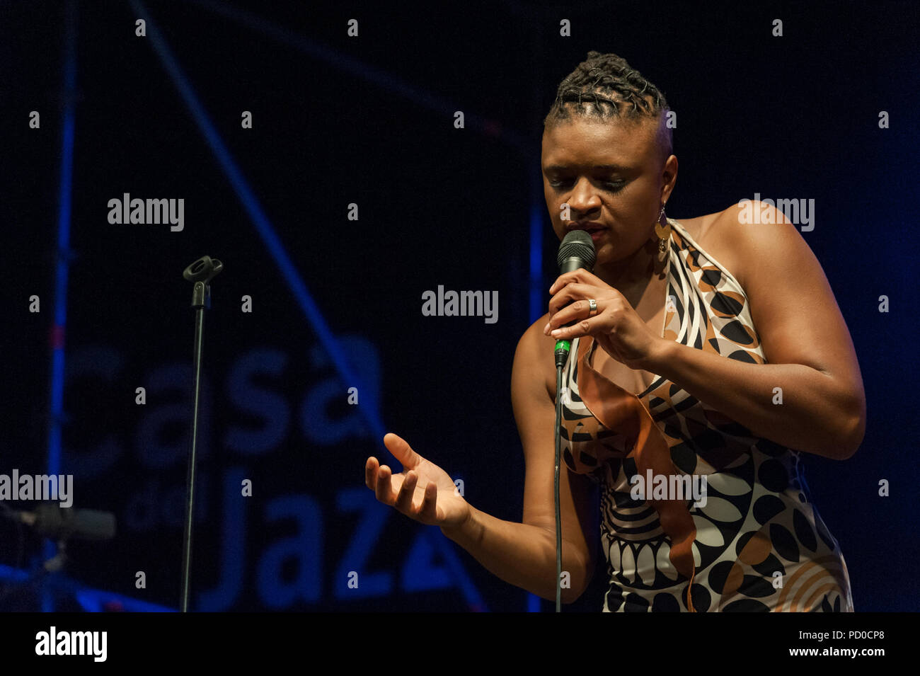 Lizz wright singer hi-res stock photography and images - Alamy