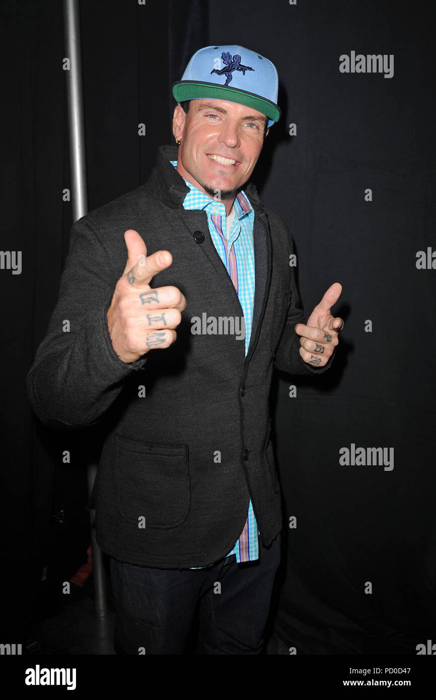 HOLLYWOOD FL - NOVEMBER 13: Robert Van Winkle aka Vanilla Ice performs ...