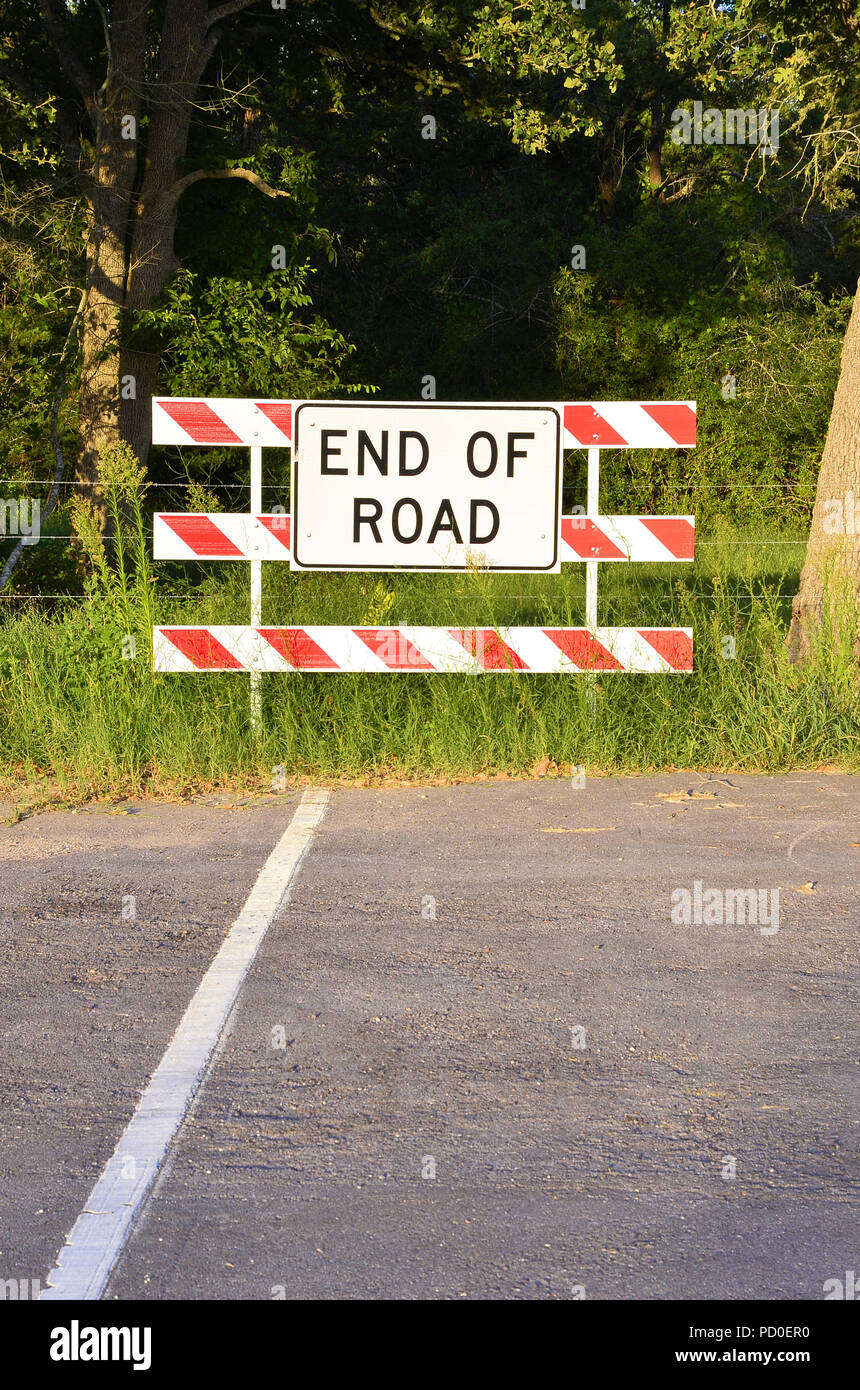 Dead end road traffic sign hi-res stock photography and images - Alamy