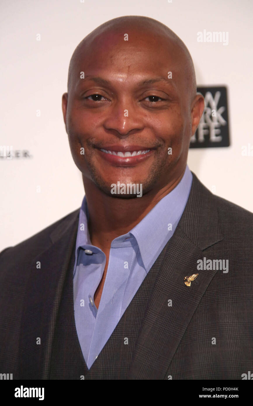 NEW YORK, NY - DECEMBER 15: Eddie George attend the 2015 Sports ...