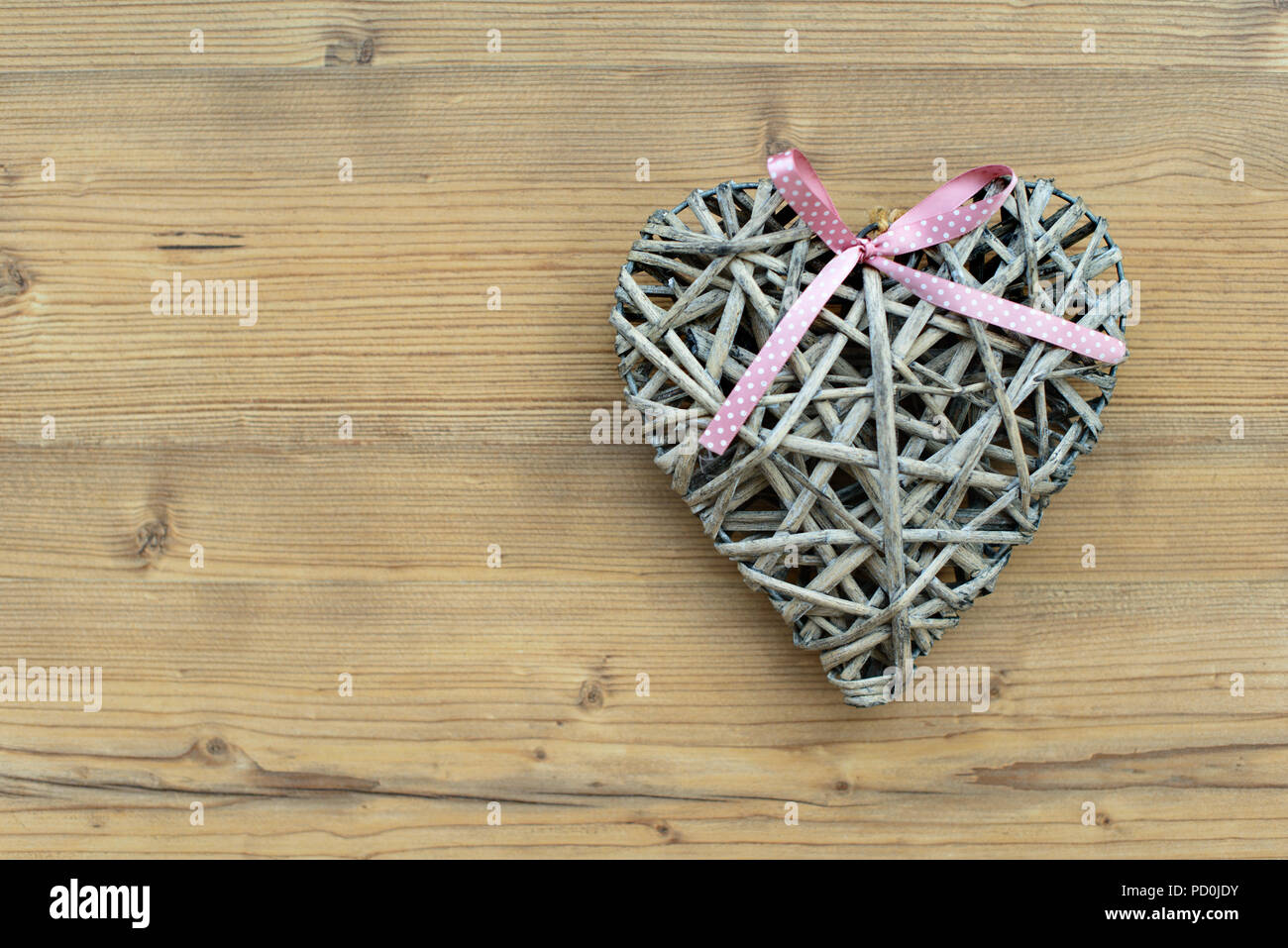 Straw heart shape hi-res stock photography and images - Alamy