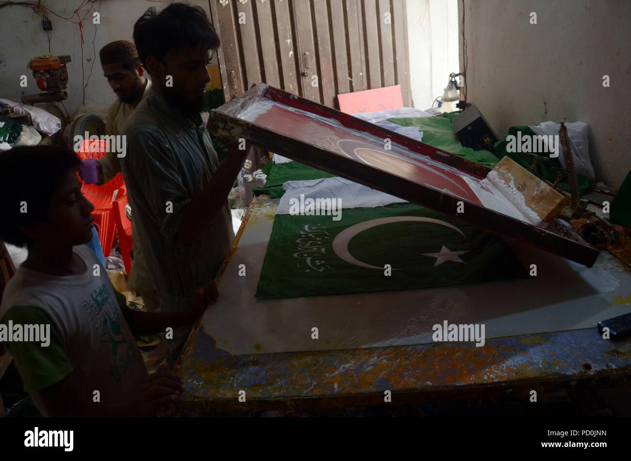 Lahore, Pakistan. 03rd Aug, 2018. Pakistani workers sorting national ...