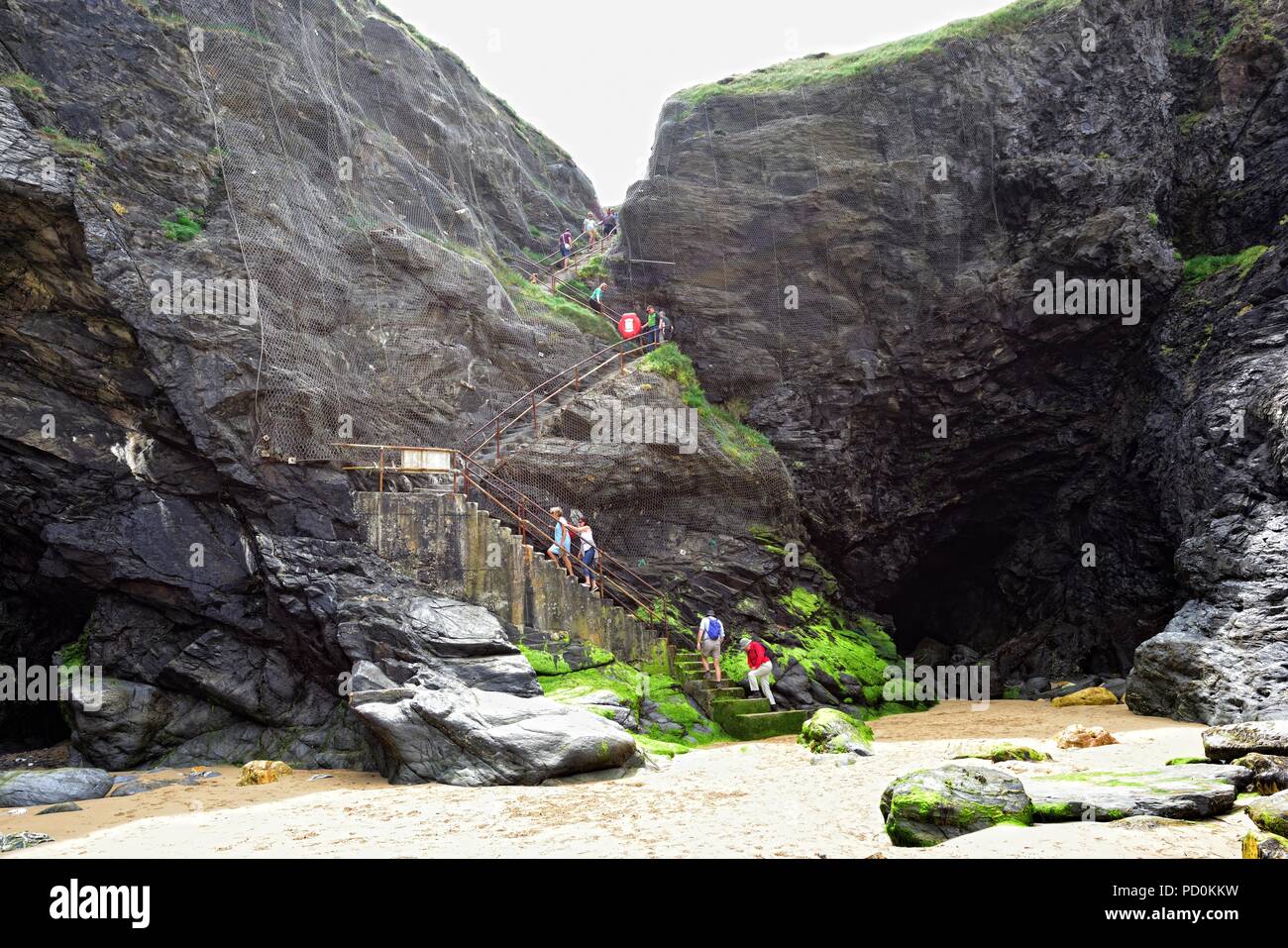 People walking down steps hi-res stock photography and images - Alamy