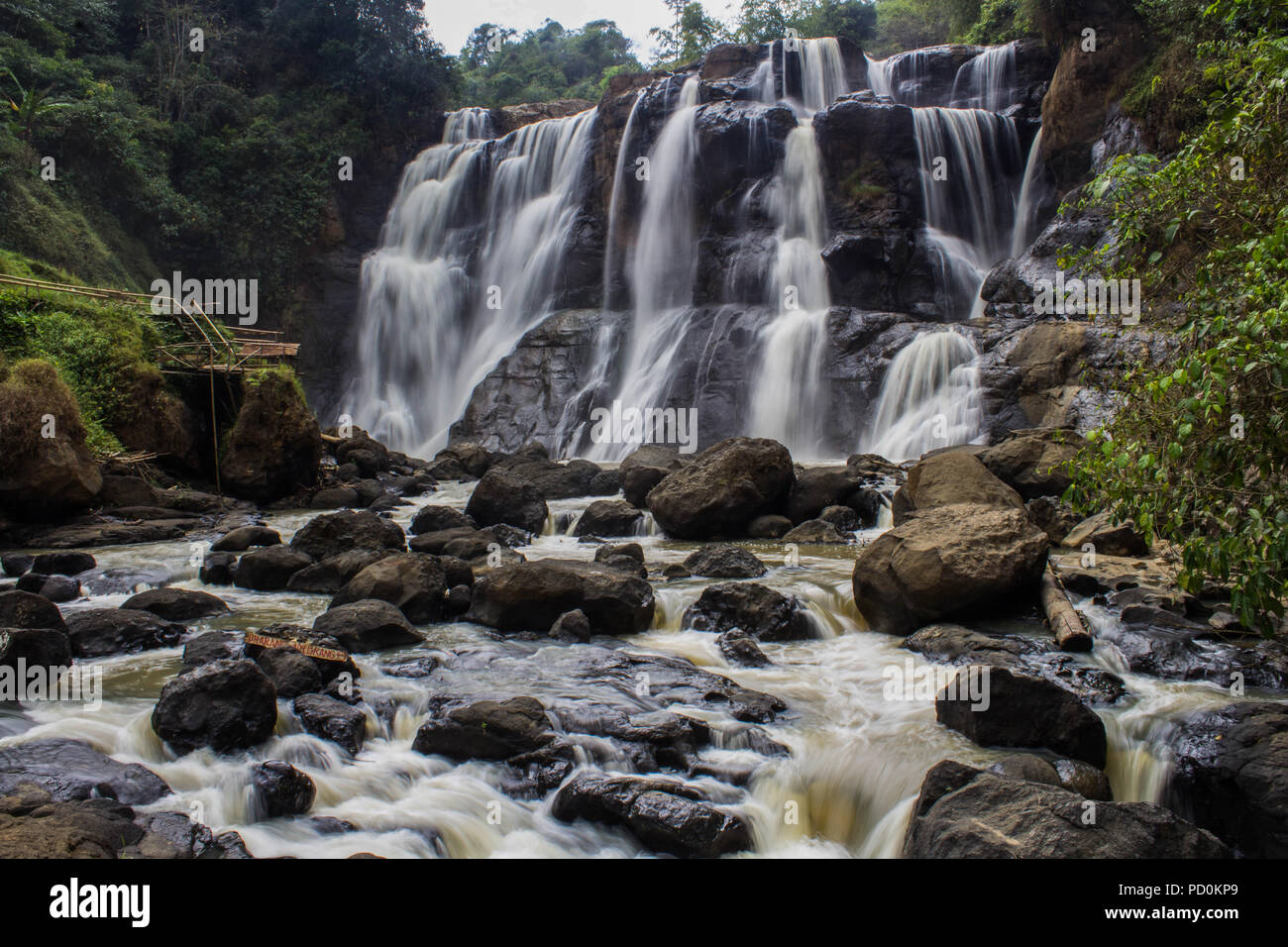 Beautiful natural waterfall slow motion hi-res stock photography and ...